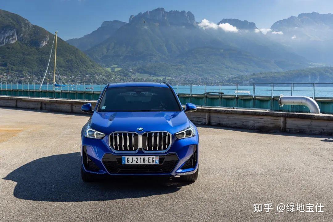 全新宝马X1：波尔蒂芒蓝M运动套装 vs 量子蓝X设计套装，谁更帅？ - 知乎