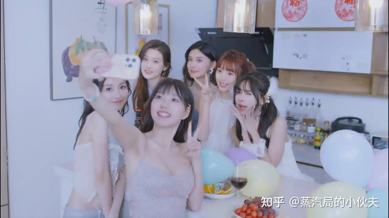 彦祖，又来学穿搭摄影了！8K全景132G的《哎呦！美女》值得买吗？ - 知乎