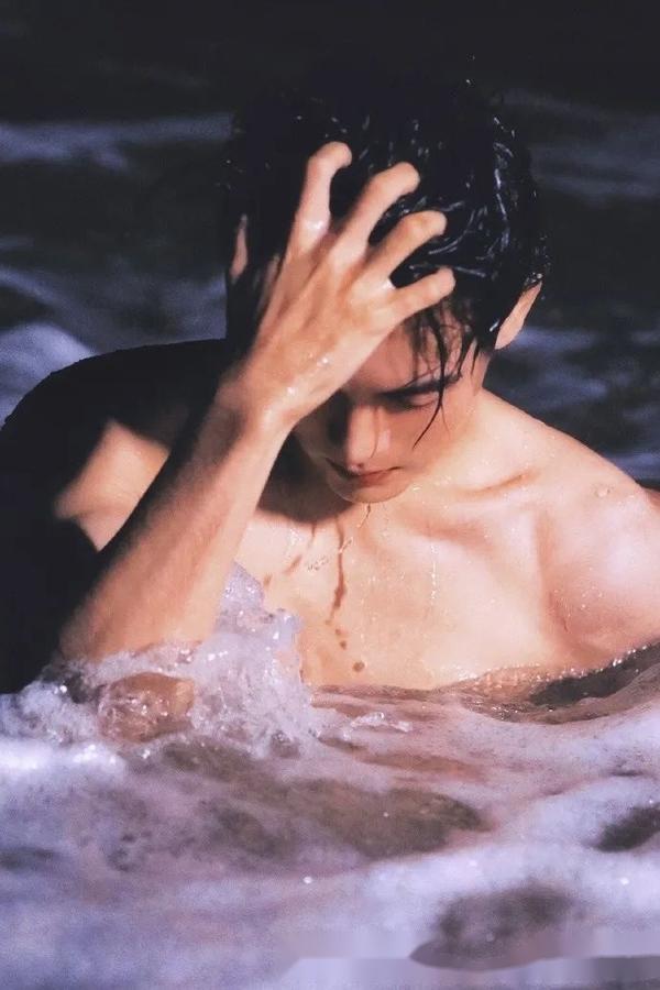 网评「身材最好」95生TOP8！王鹤棣第6，许凯第4，吴磊第2，冠军胸肌腹肌太惊人了 - 知乎