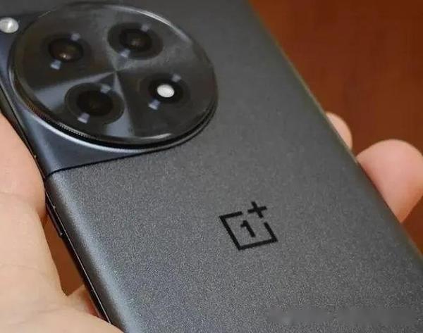 IP64防水防尘+满血骁龙8+旗舰平台，一加Ace 3：2599元超值之选！ - 知乎