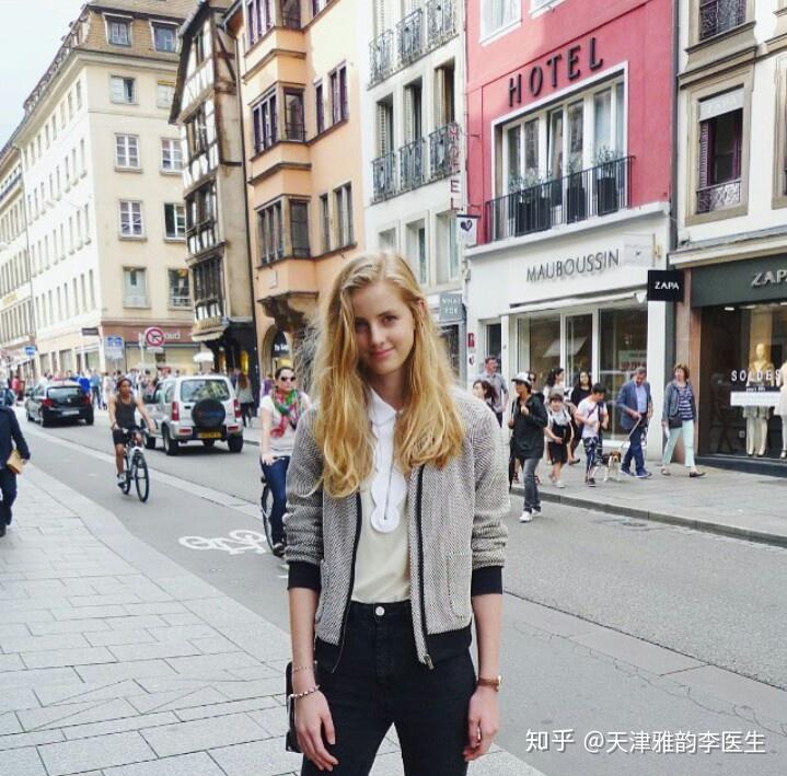 法国嫩模Deborah Deva Reeb年仅16岁，身材高挑容貌姣好 - 知乎