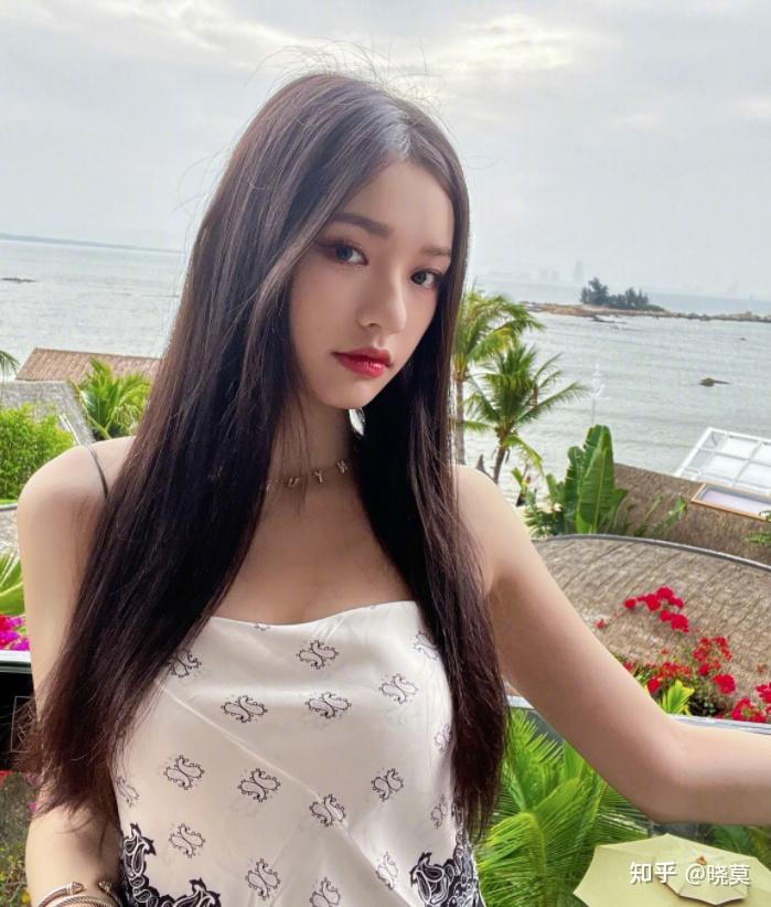 女演员林允分享了她在三亚的最新照片，清爽迷人，令人十分羡慕 知乎