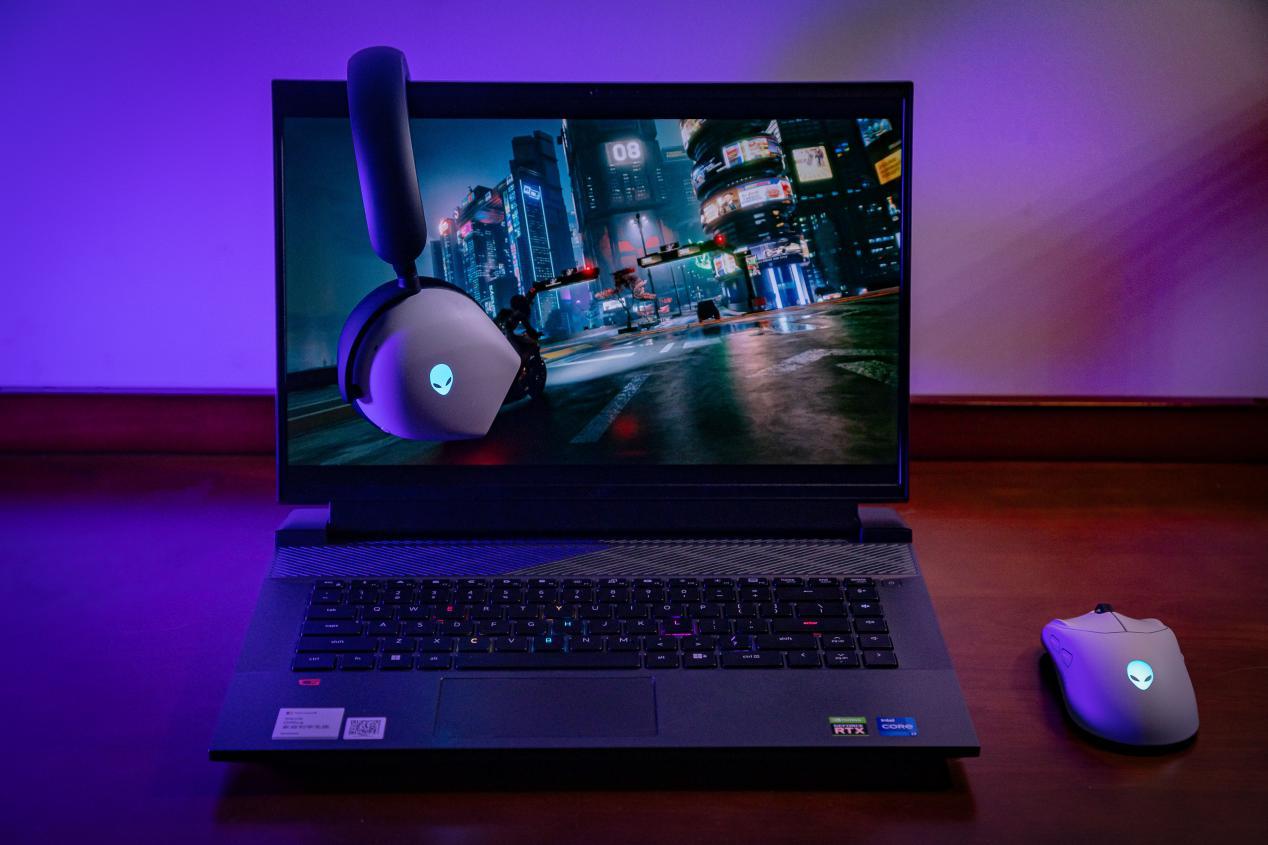 为什么新出的戴尔游匣 G16 会搭载 cherry 机械键盘和 16 寸屏幕，它们对玩游戏有什么提升？