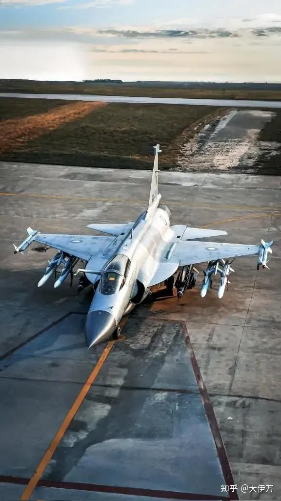 中国战机再拿大单？外媒：阿塞拜疆采购40架“枭龙”Block3，总价高达42亿美元 - 知乎