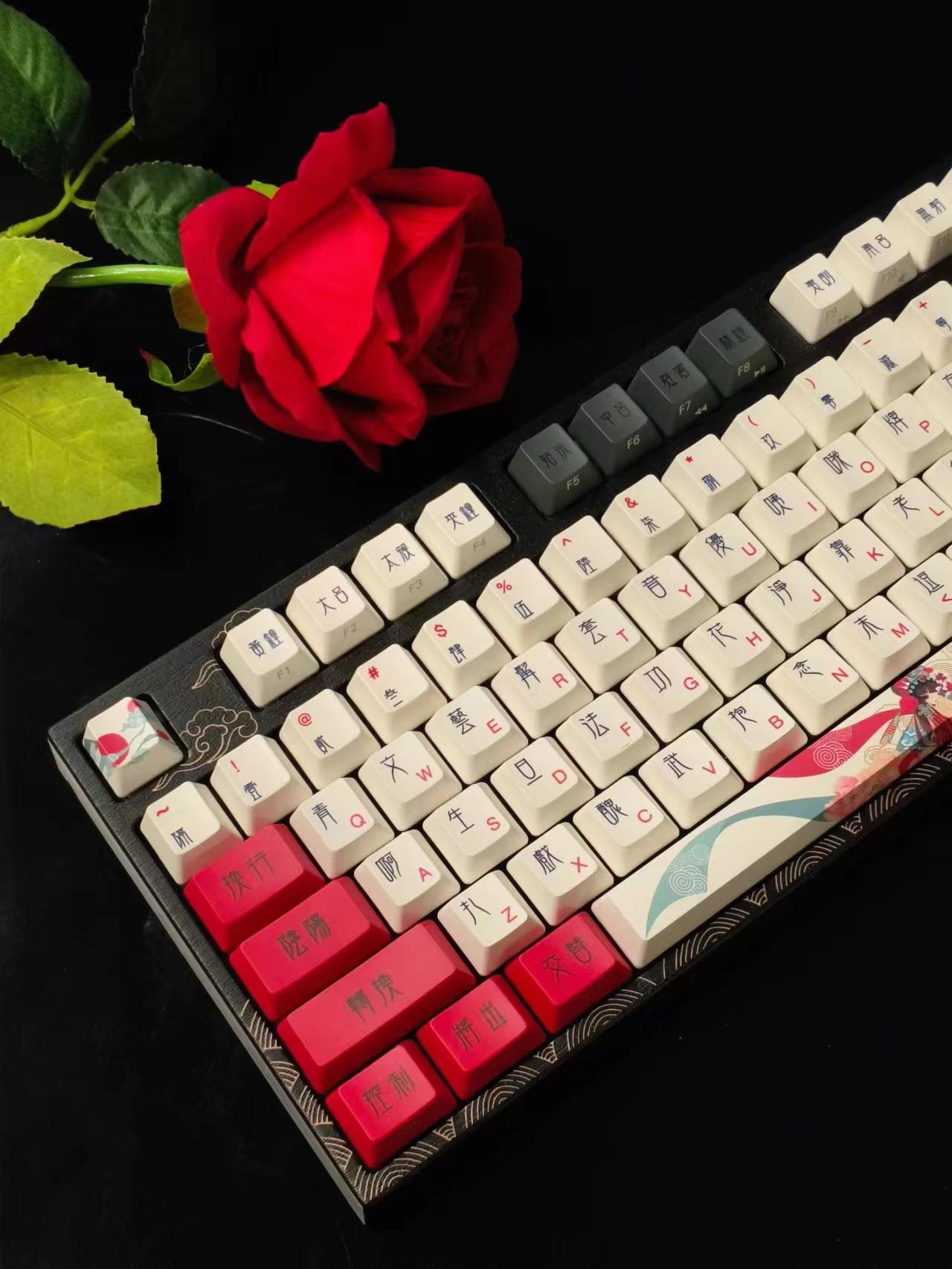 【机械键盘惊艳之作】阿米洛花旦娘机械键盘：中国风设计与传统工艺的完美结合，造独具魅力的办公神器！一篇文章读懂机械键盘上的中国传统文化！