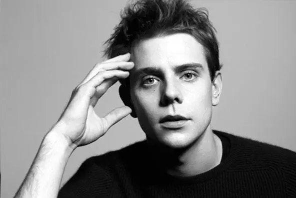 优衣库：“联名狂魔”与100位艺术家的故事！ - 知乎