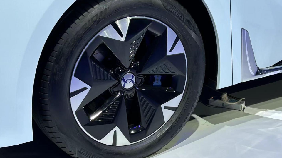 MPV用上高压平台，5分钟补能2百公里，合创V09卖30万能火？ - 知乎