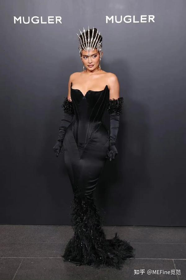上世纪末与如今的Mugler哪一个更令你着迷？ - 知乎