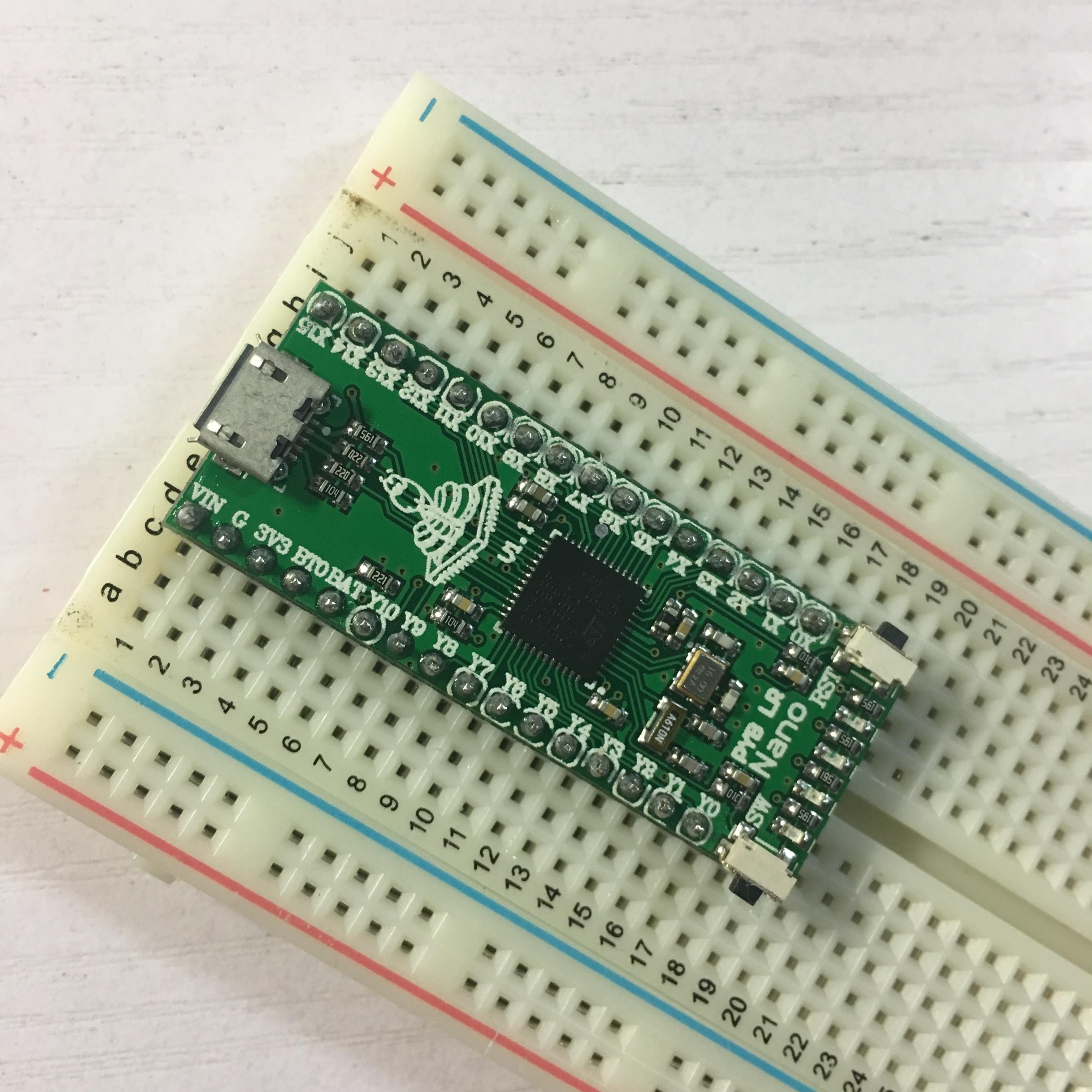 Pyboard LED灯显示二进制数 - 知乎