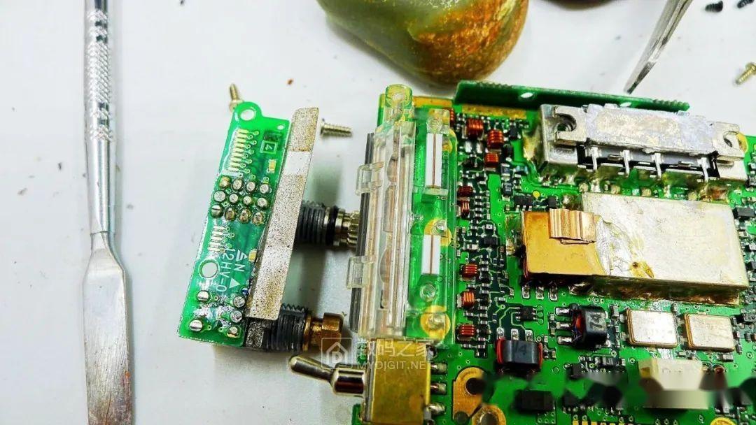 拆解威泰克斯VX-800U对讲机 - 知乎