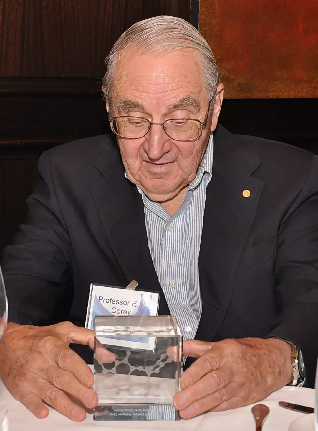 向传奇致敬！写在诺贝尔得主E.J. Corey教授九十岁庆典 - 知乎