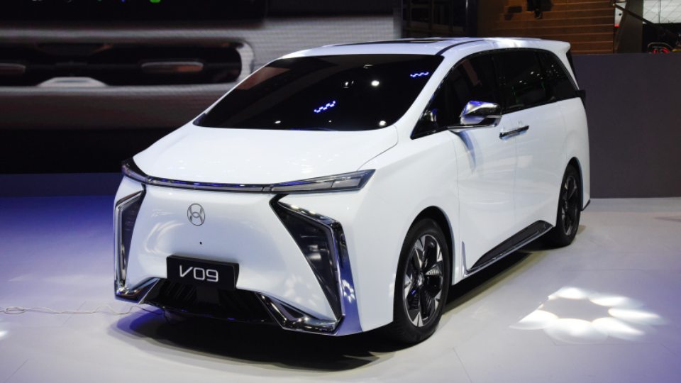 MPV用上高压平台，5分钟补能2百公里，合创V09卖30万能火？ - 知乎