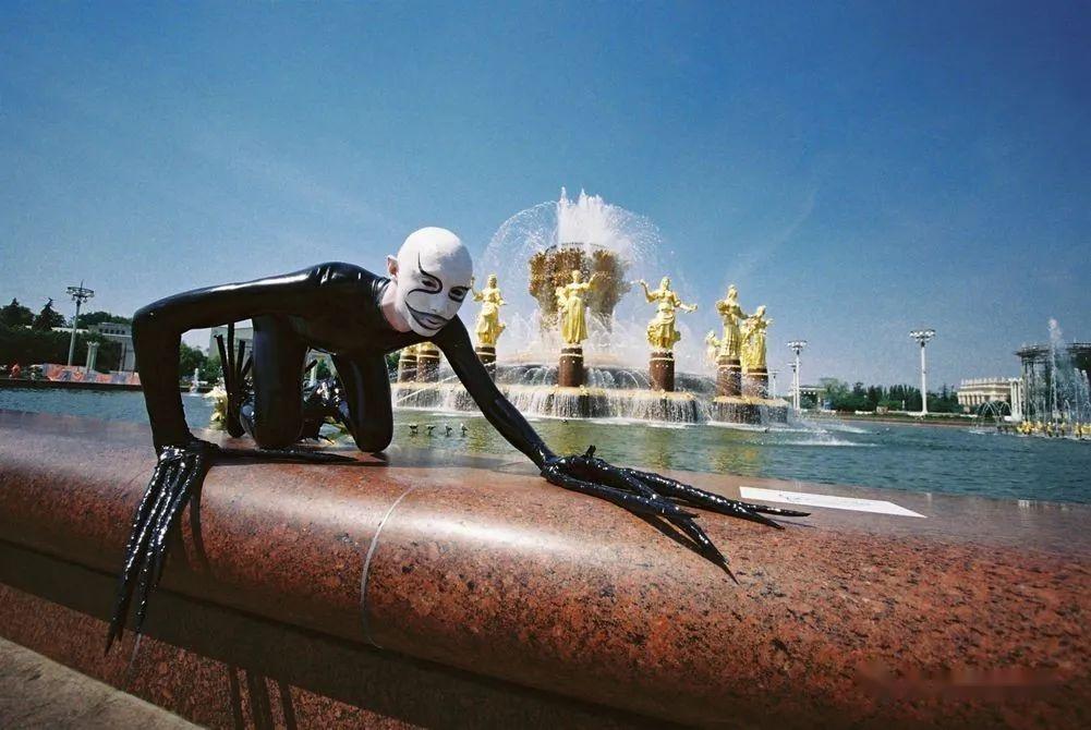 俄罗斯艺术家Gena Marvin，以伤痛创作挑衅性梦魇般的作品。 - 知乎