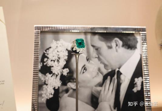 165ct！宝格丽：这次够大了吗！刘亦菲霸屏VOGUE，5亿蓝宝石终于抢镜成功！ - 知乎