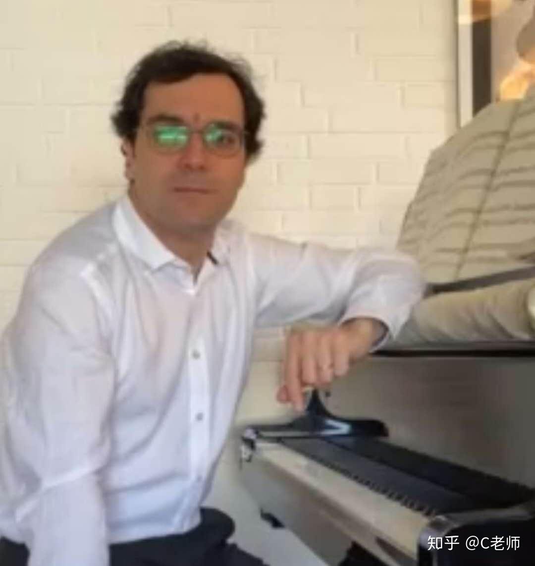 钢琴大师课：德国汉堡音乐与戏剧学院 【钢琴教授】:斯泰潘·西蒙尼。线上钢琴大师课 - 知乎