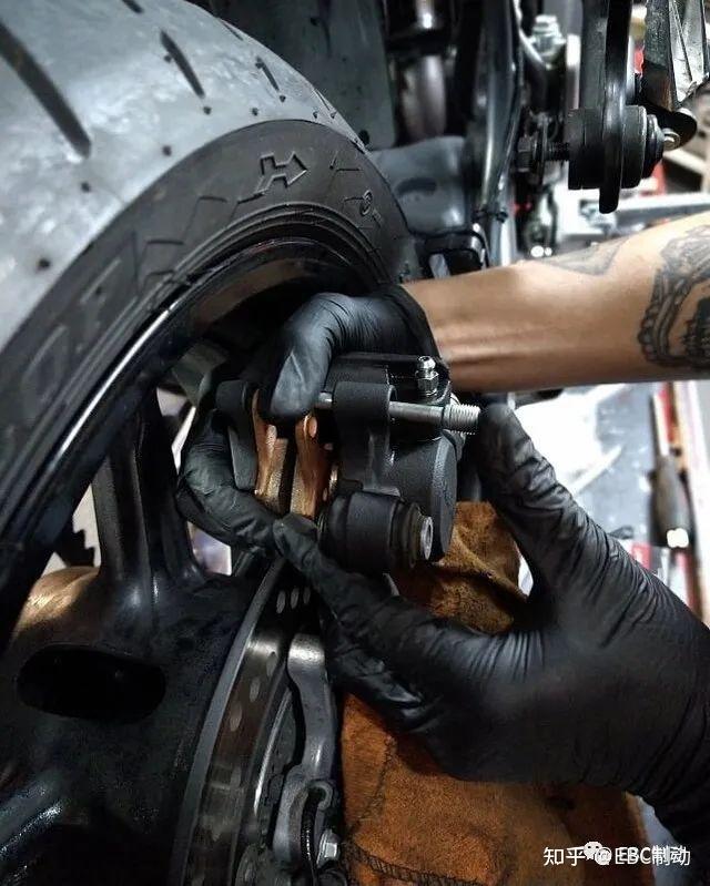 EBC 刹车 | 无从超越的旗舰刹车片/盘 - 知乎
