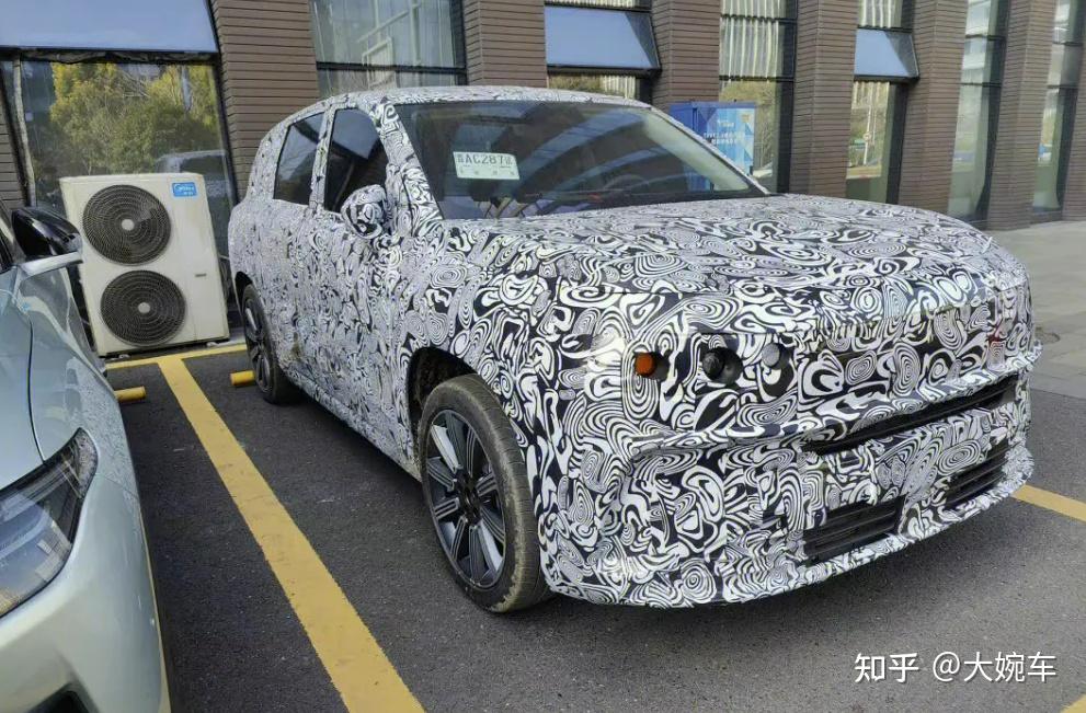 零跑B11测试图曝光！定位中大型SUV，纯电和增程混动都有！ - 知乎
