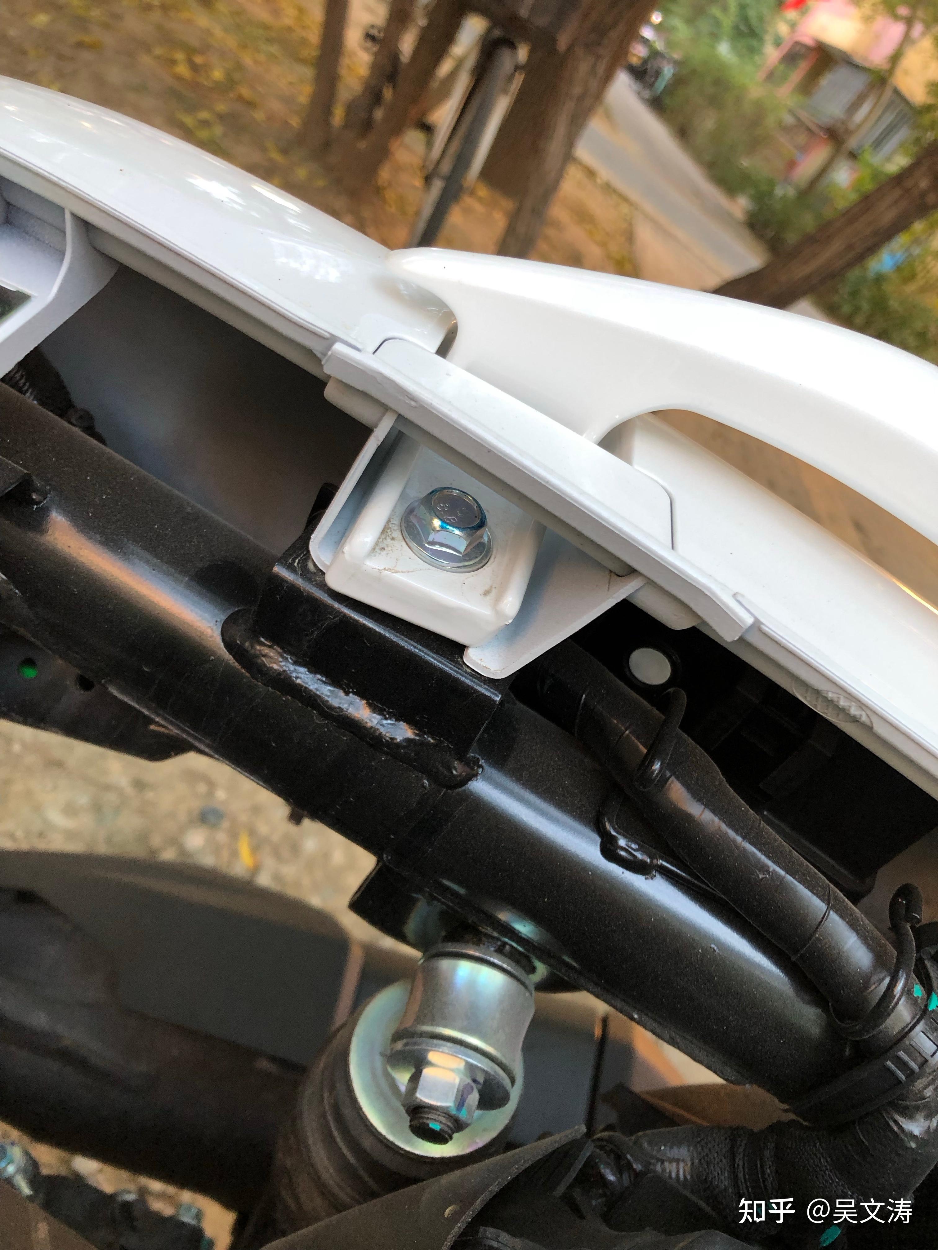 豪爵UHR150扶手版自行安装原厂夏德SH39尾箱 - 知乎