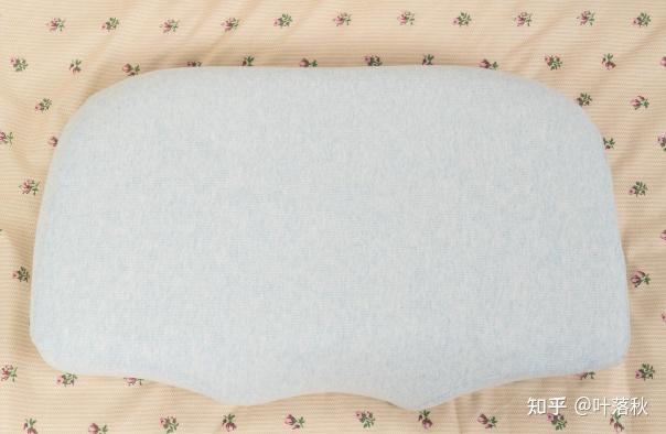 如何选择适合自己的枕头？2023年枕头指南 | 睡眠博士、亚朵、时光存折、7C等热门枕头分享