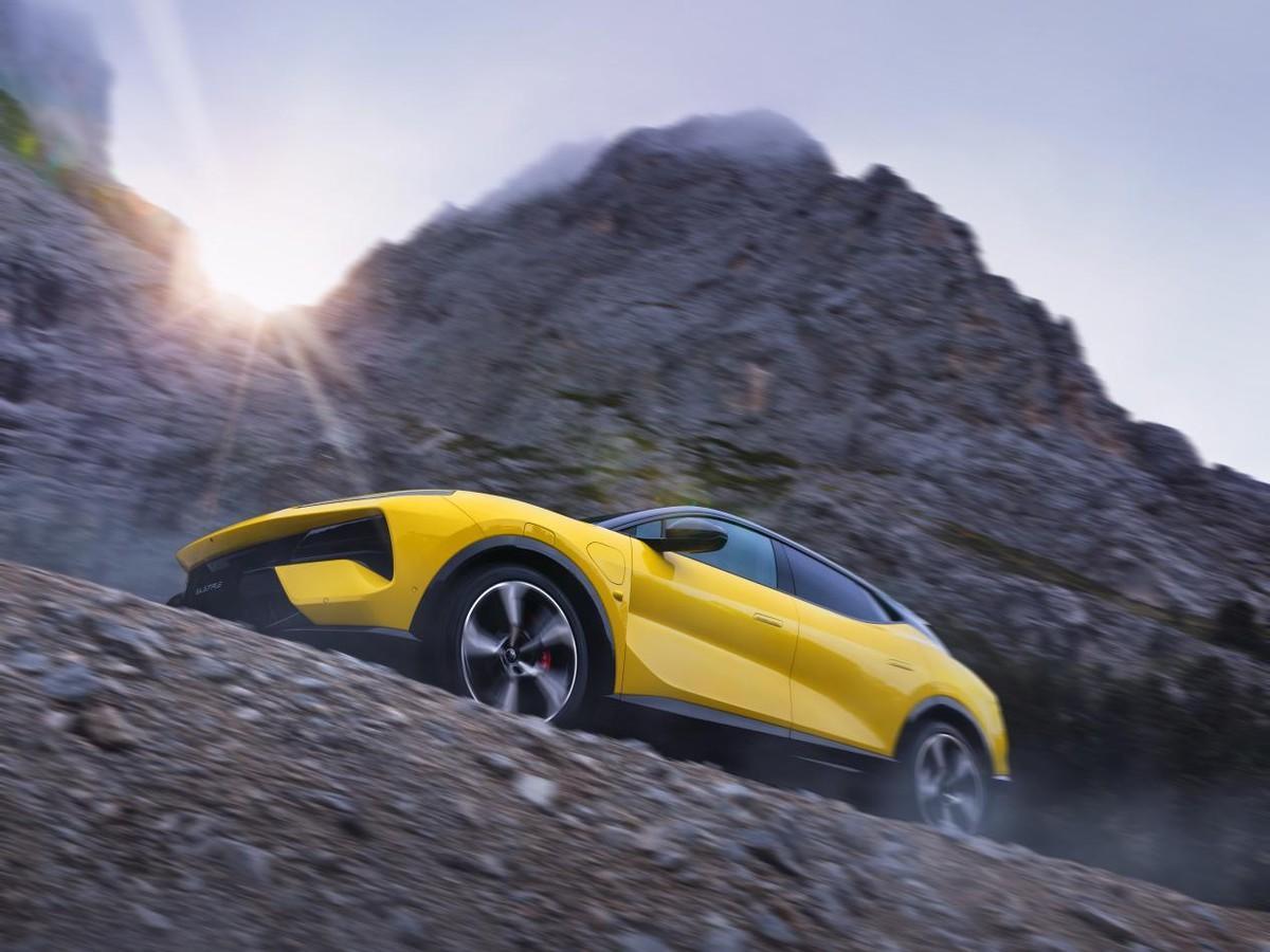 年轻人的第一台百万级SUV? 上海车展路特斯Eletre秒杀保时捷卡宴 - 知乎