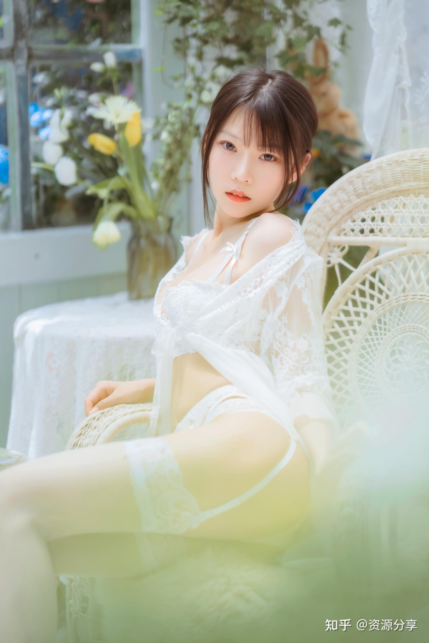 香草喵露露 - NO.001 玻璃房少女超高清写真 [76P-1.1GB] - 知乎