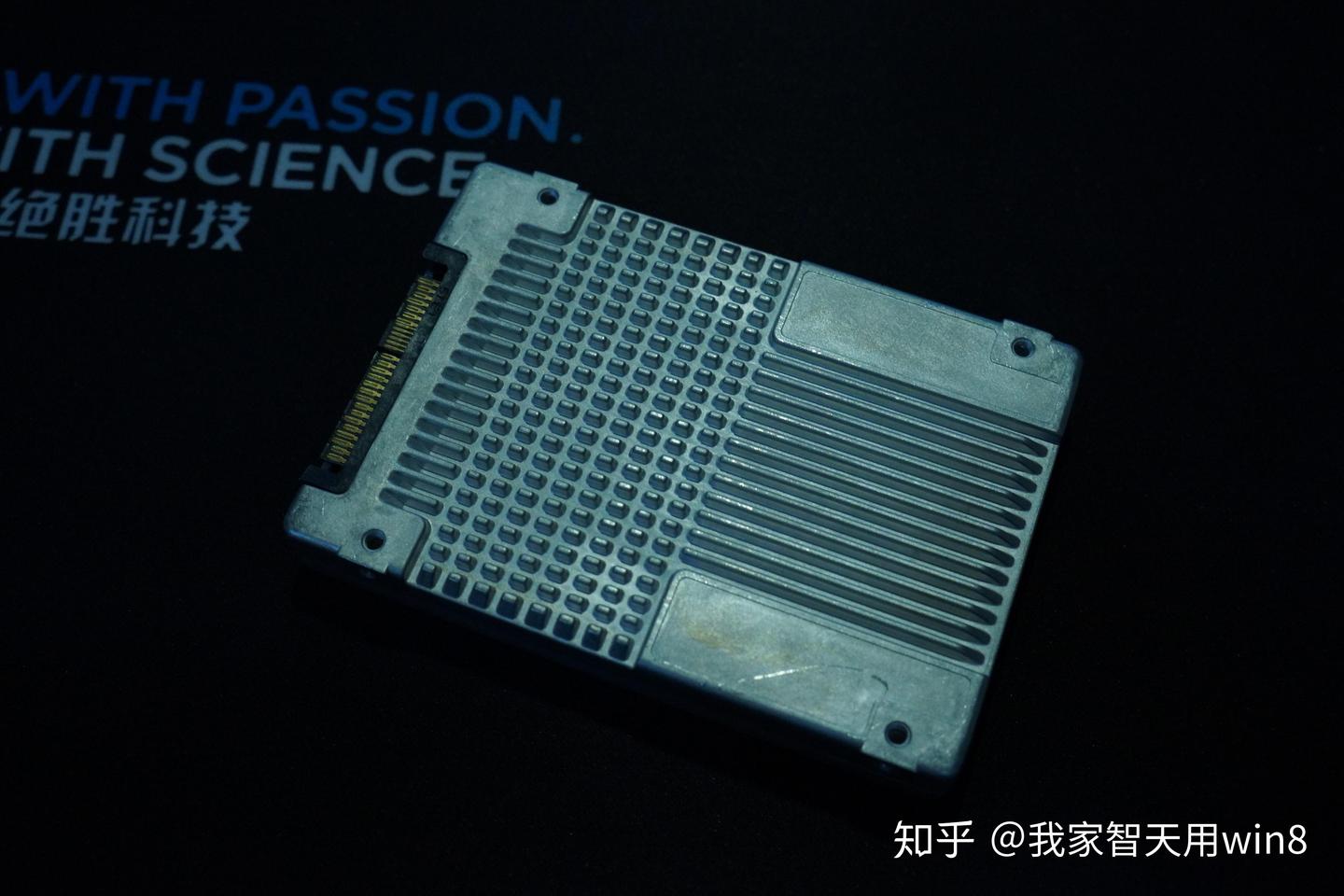 INTEL SSD DC P4500 1T U.2版拆解 - 知乎