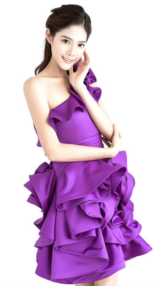 比你漂亮的都在努力！性感火辣女神---Lina - 知乎