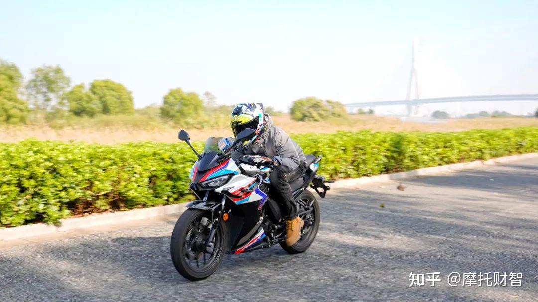 12999，能磨膝声浪好—力帆KPR250动态测评 - 知乎