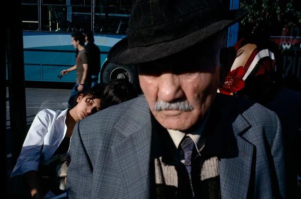 Alex Webb | 全集：99%的街拍照片都是失败的 - 知乎