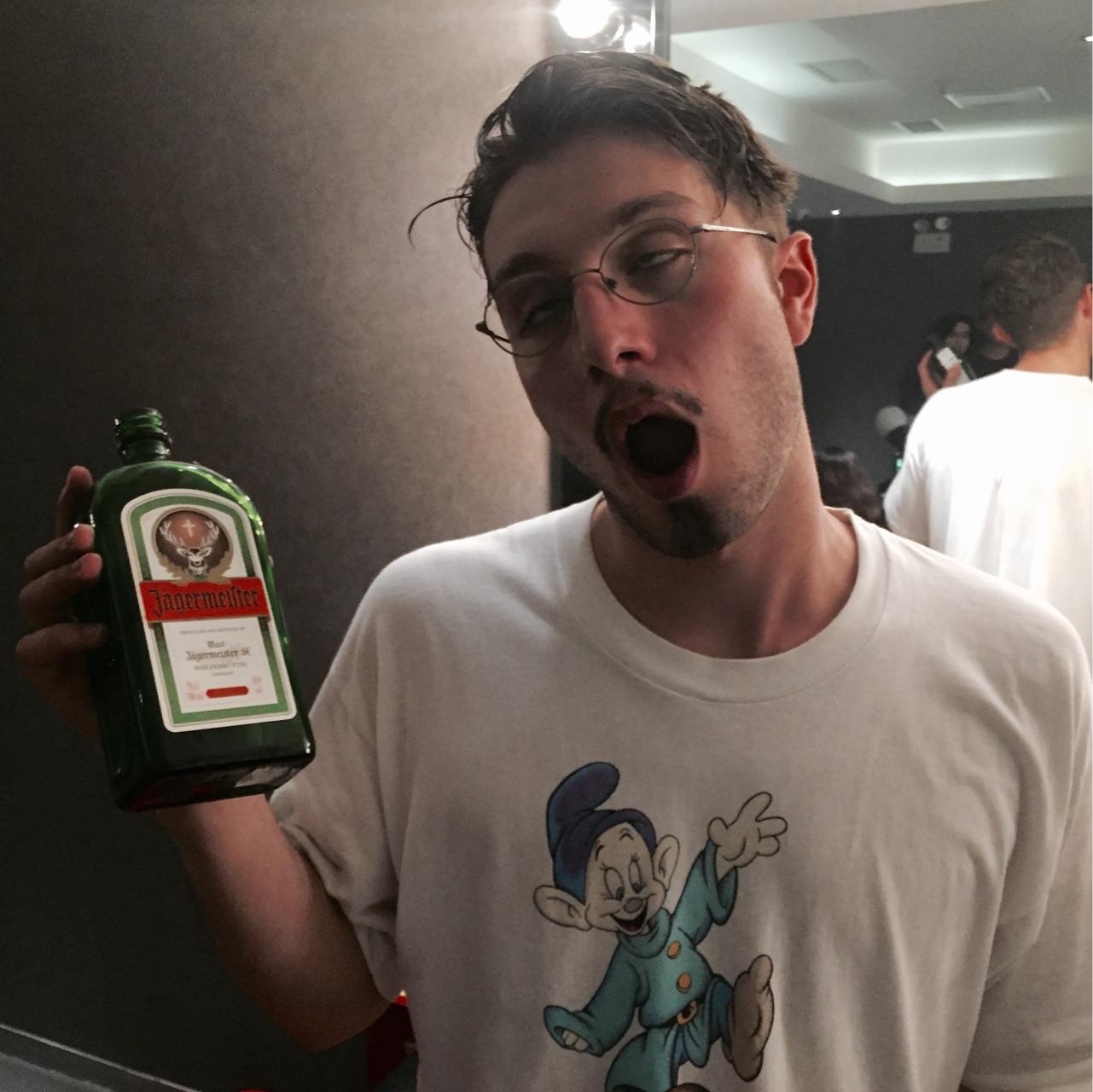 如何评价bbno$这个歌手？ - 知乎