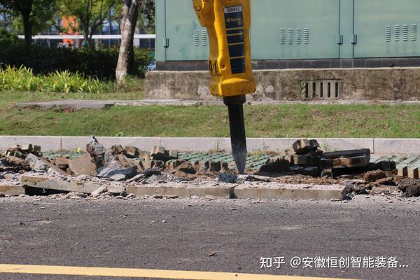 拆除机器人在路面维修中的关键作用 知乎