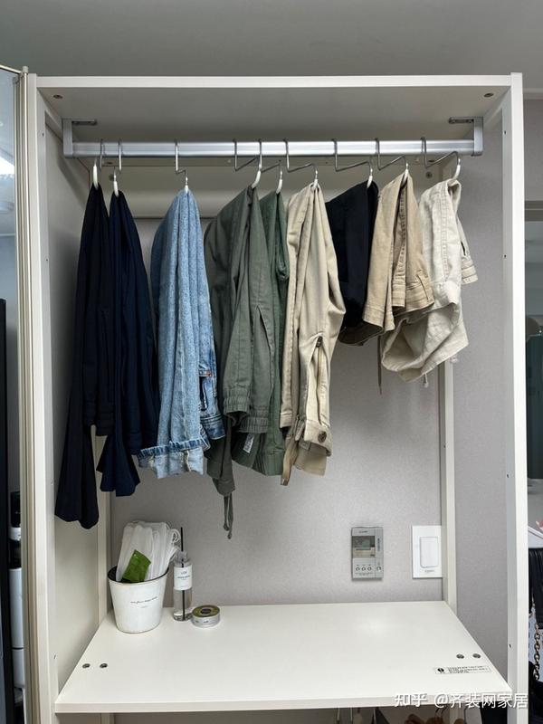 韩国衣帽间一边打柜子，一边是钢架挂衣区，分区明确，拿放都方便 - 知乎