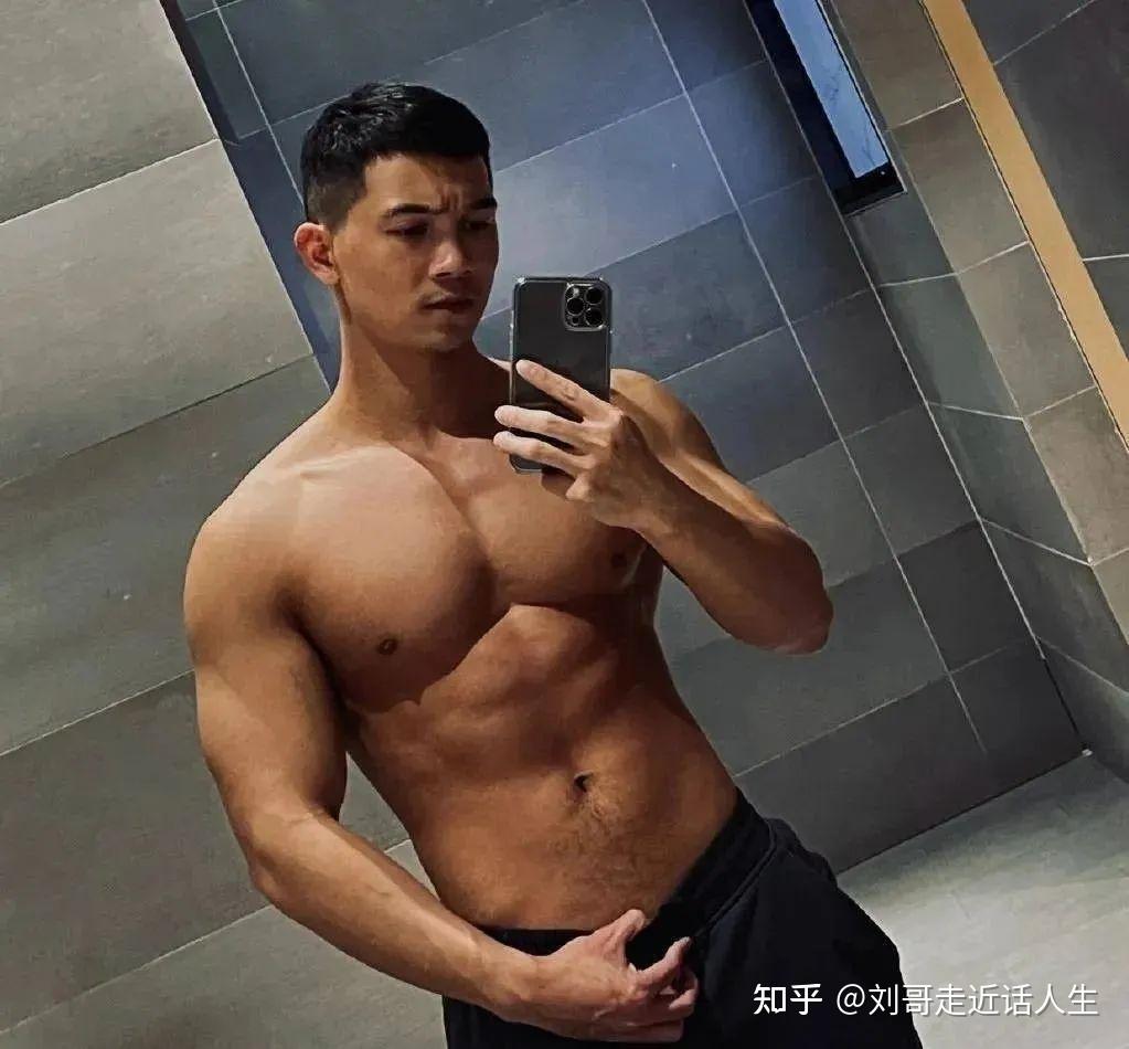 魔都的黑皮肌肉男爆火推特,这身材绝了 知乎