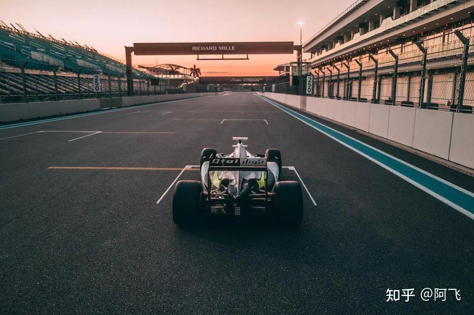 F1最伟大的童话故事？Brawn GP车队2009年赛车你可以带回家了 - 知乎