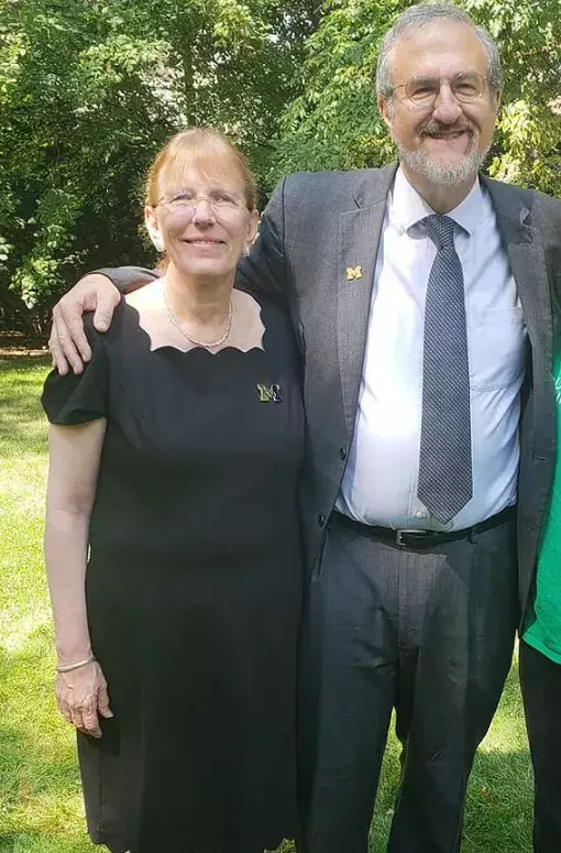 与女下属婚外情，密西根大学开除校长，直接社死！ - 知乎