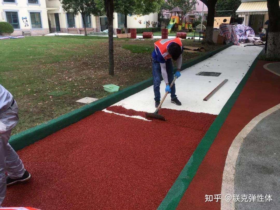 塑胶跑道打底颗粒ETPU爆米花与传统EPDM优劣对比及施工流程 - 知乎