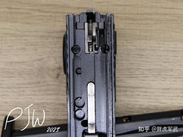 细节曝光：美军最新制式手枪SIG M17超震撼 - 知乎