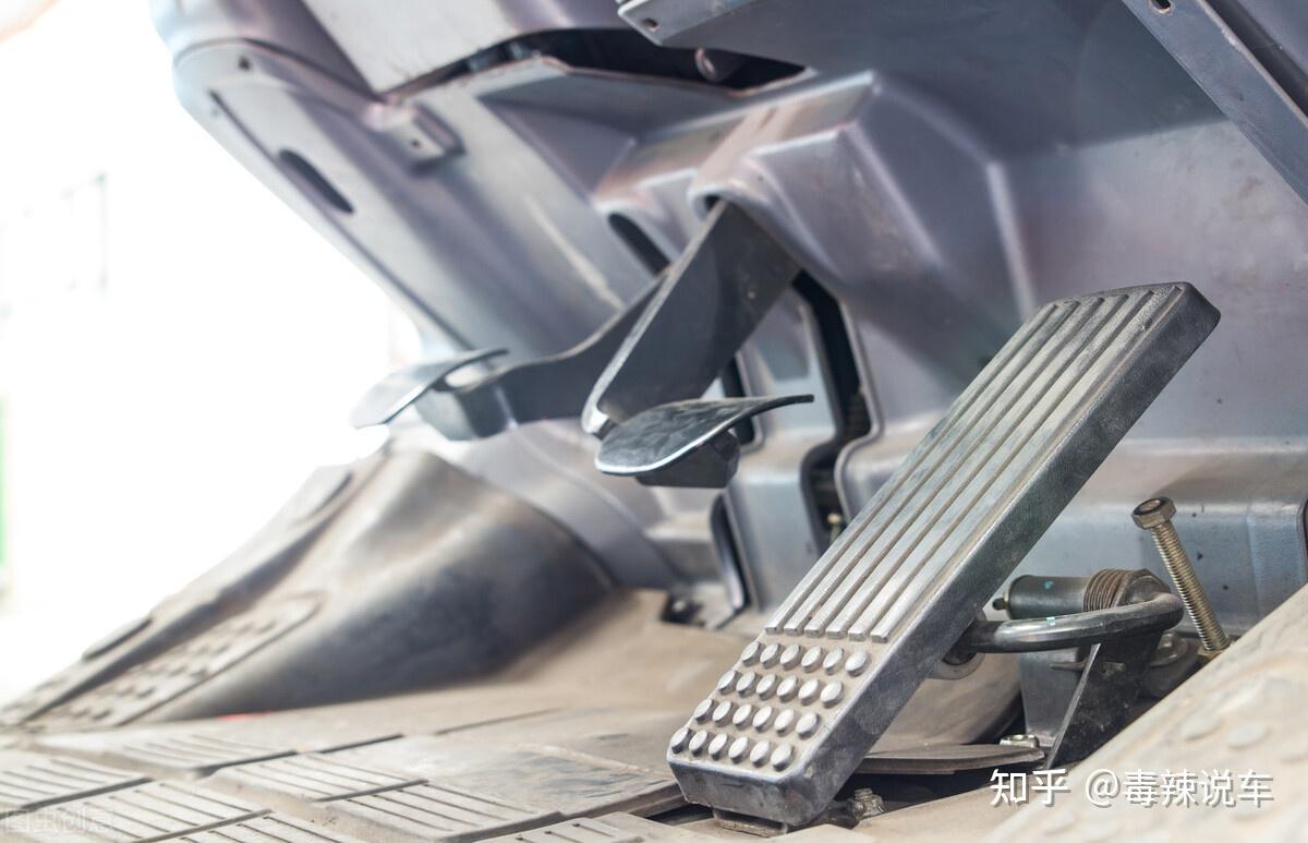 为什么很多人开车容易发生事故？谨慎是前提 会踩油门才是关键！ - 知乎