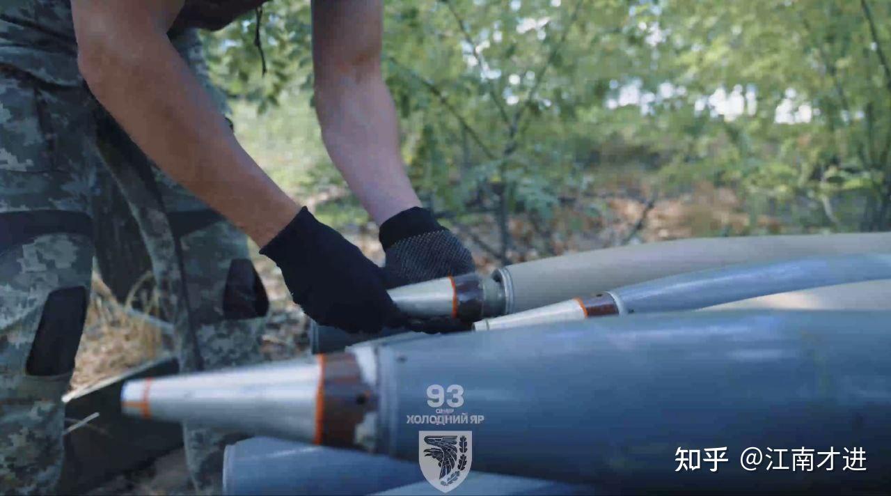 乌克兰第93机步旅炮兵使用朝鲜国产122 毫米 R-122 火箭弹 - 知乎