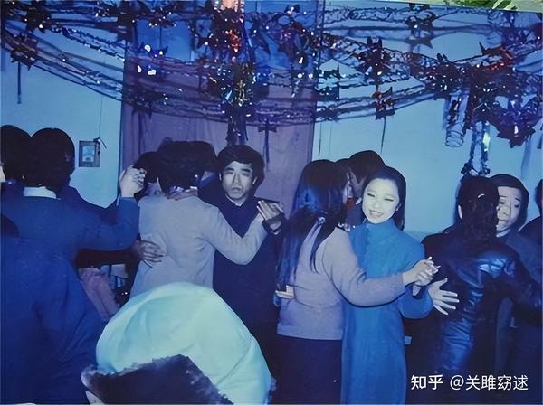 女子聚众淫乱，与130余人发生关系，强迫女儿“接客”终被判死刑 知乎 