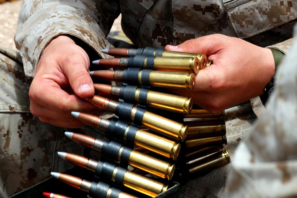 .50 BMG大口径机枪弹 VS 380磅石球，矛利还是盾坚？ - 知乎