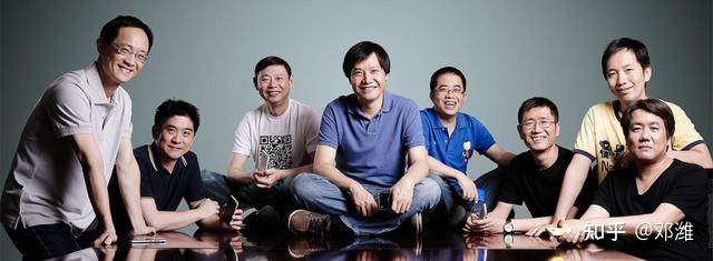 雷军一张高管合照，暴露“老板穿啥，我就穿啥”的潜规则！ 知乎