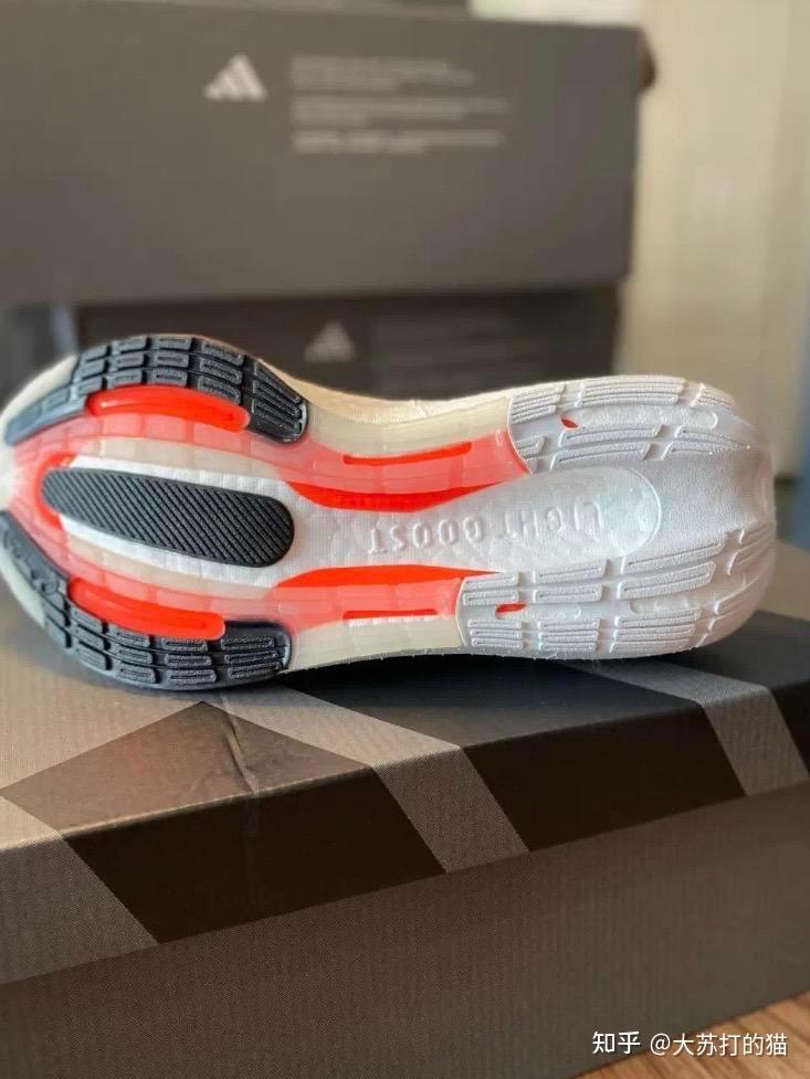 史上最轻！最新UB Light超厚boost！满满踩屎感！ - 知乎