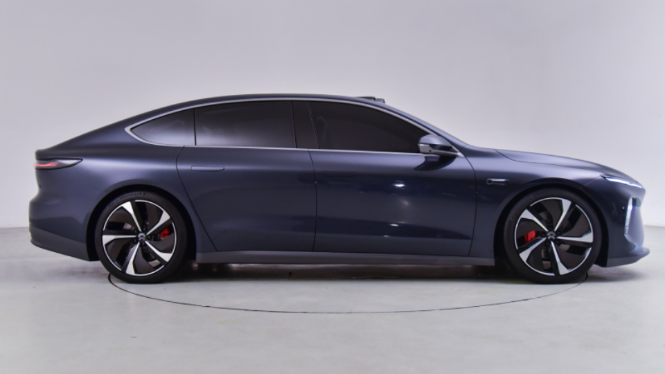 新蔚来ET7上市，老款租电版还值32万，该不该选官方二手车？ - 知乎