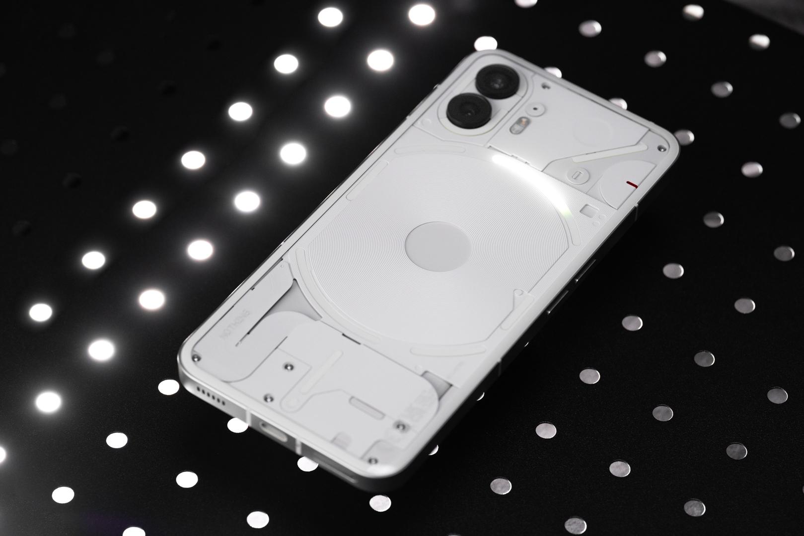 Nothing Phone (2)评测：后盖设计惊艳，但性价比偏低 - 知乎