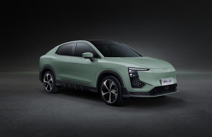 爱驰U6上市，造型设计大胆前卫，年轻人看了能对眼缘？ - 知乎