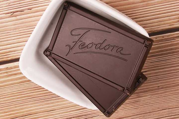 《赌神》里面周润发吃的巧克力是什么牌子？