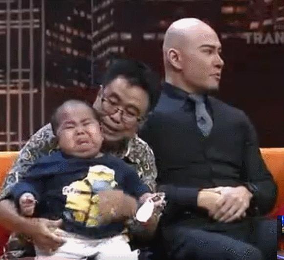 他4岁就成国民偶像，凭借表情包吸300万ins粉，真的可爱炸了！ - 知乎