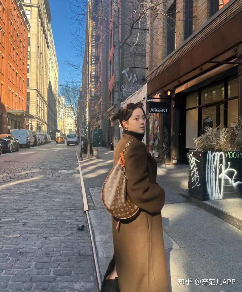 宋茜背的Lv loop 大月亮包露出金链条就很美 - 知乎