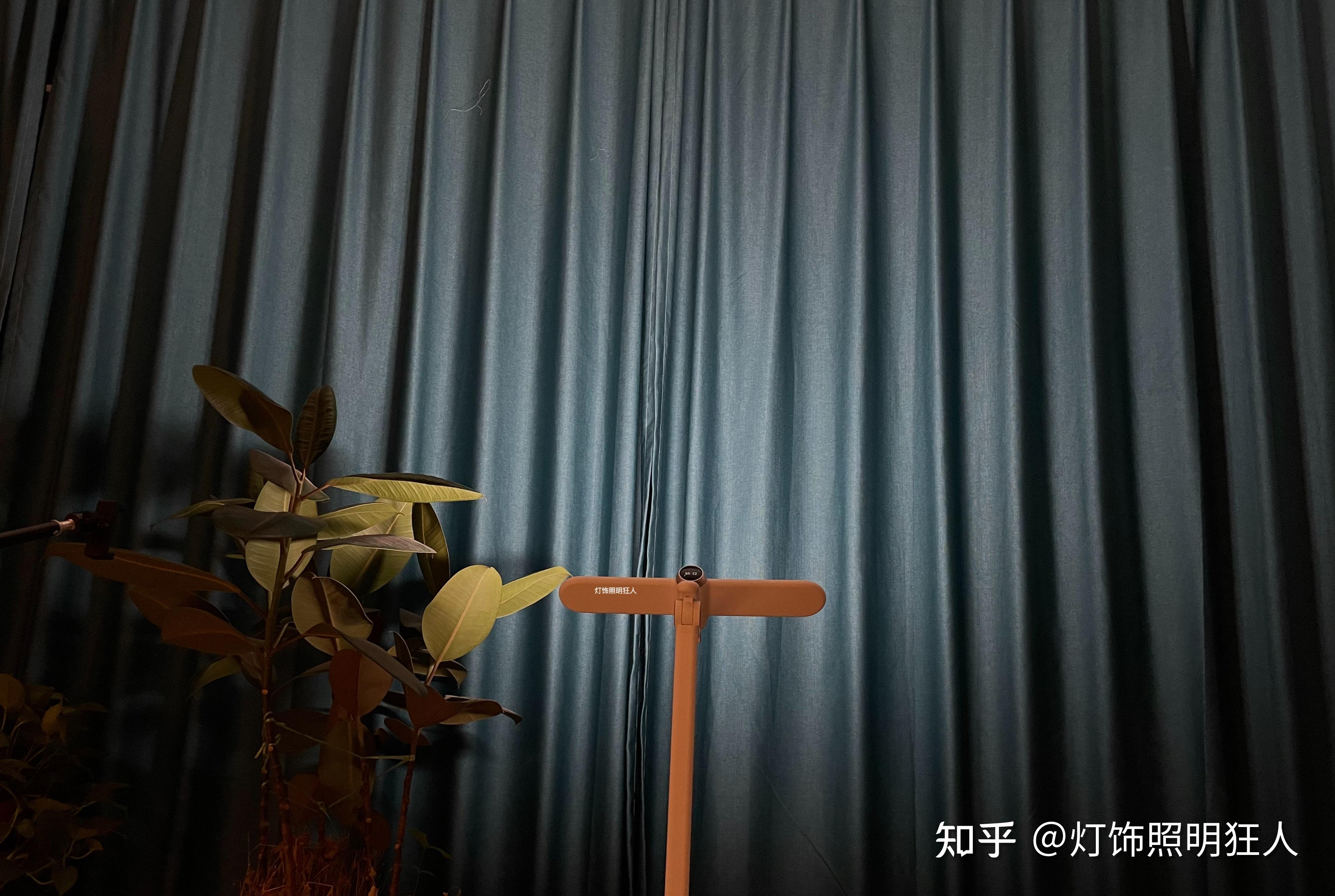 书桌上的壮志凌云——lipro学习台灯评测 - 知乎